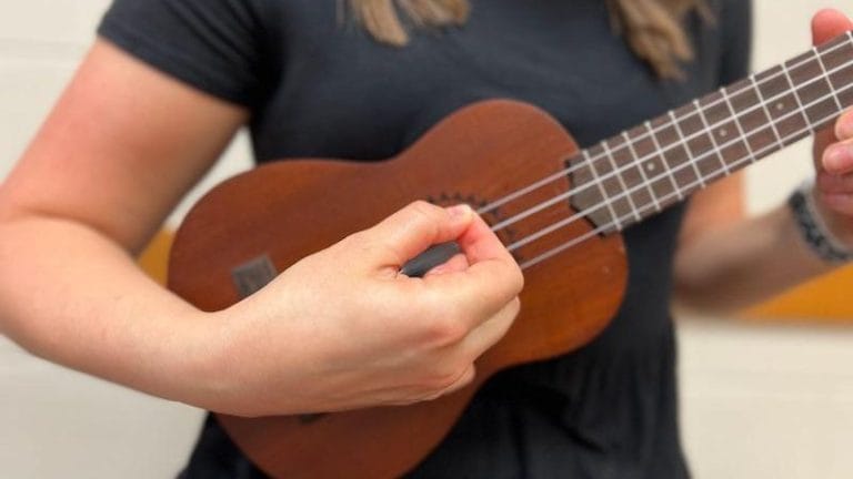 How to Strum a Ukulele – Your Introduction to The Basics