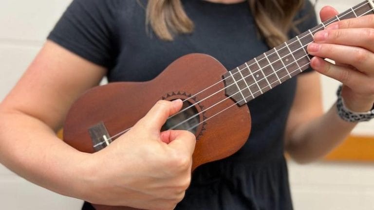 How to Strum a Ukulele – Your Introduction to The Basics